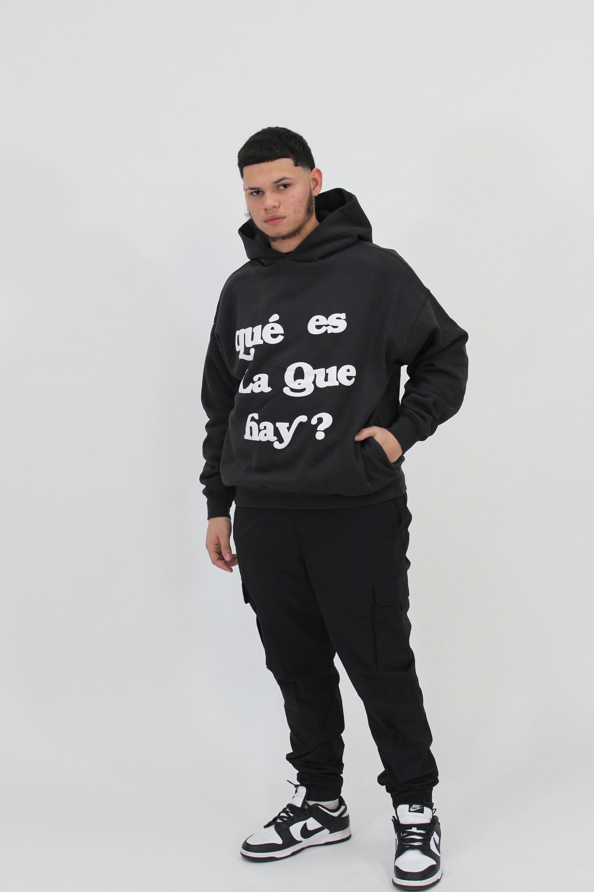 QUE ES LA QUE HAY? BLACK PUFF HOODIE – el revolú